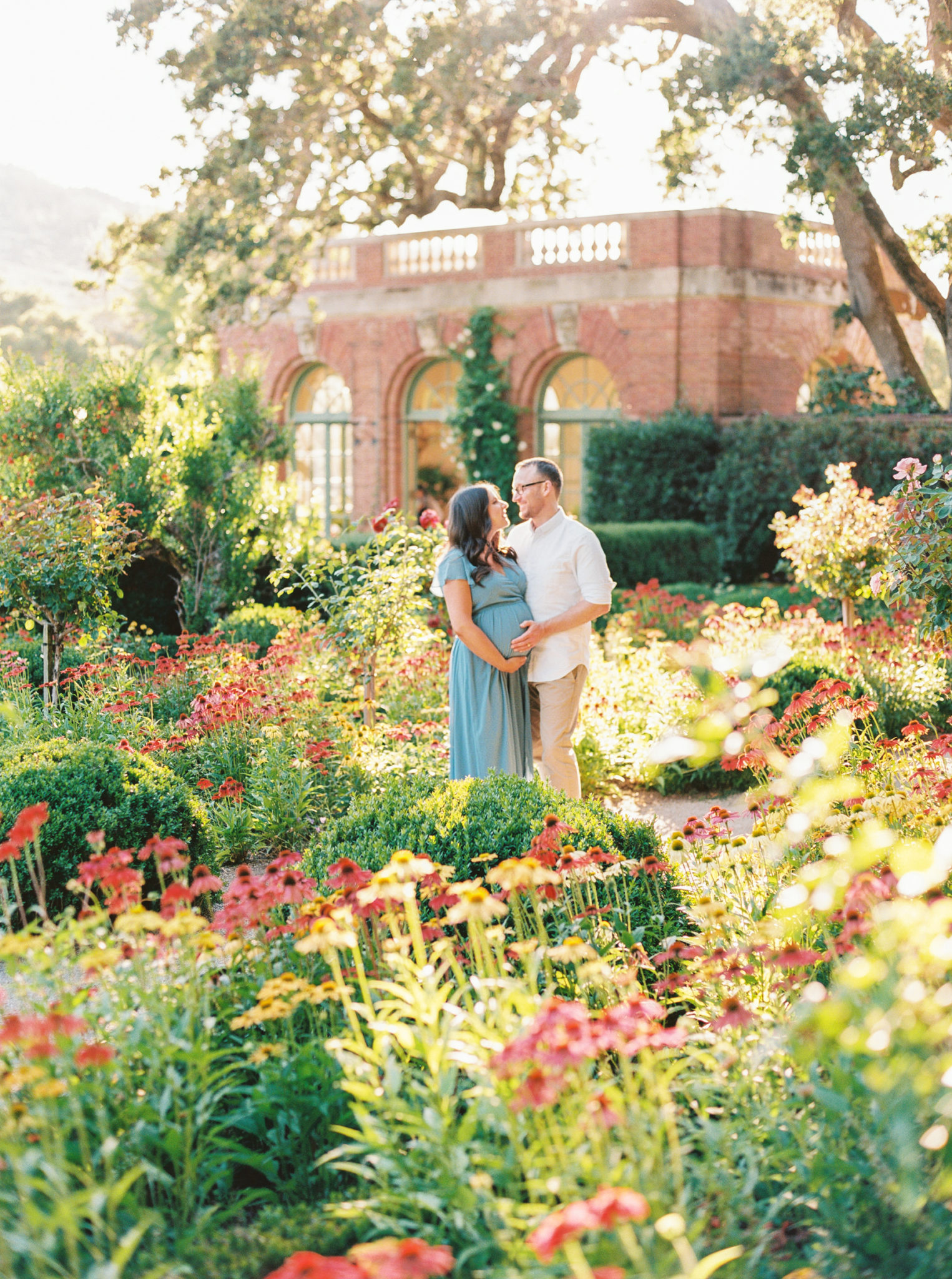 Summer Maternity Photos at Filoli Gardens - oliviamarshall.com